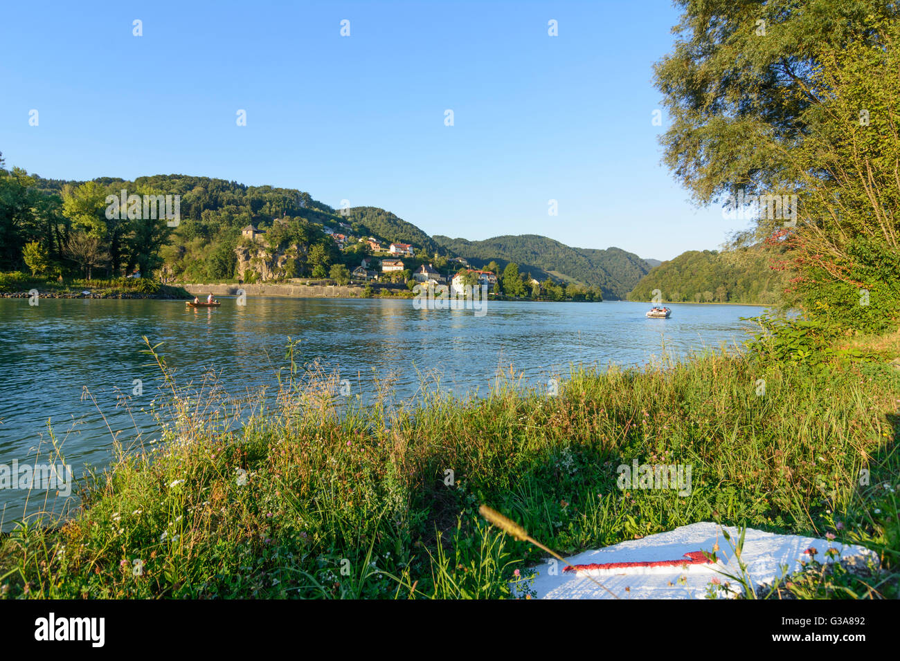 Village struden on the danube with boats and castle werfenstein hi-res ...