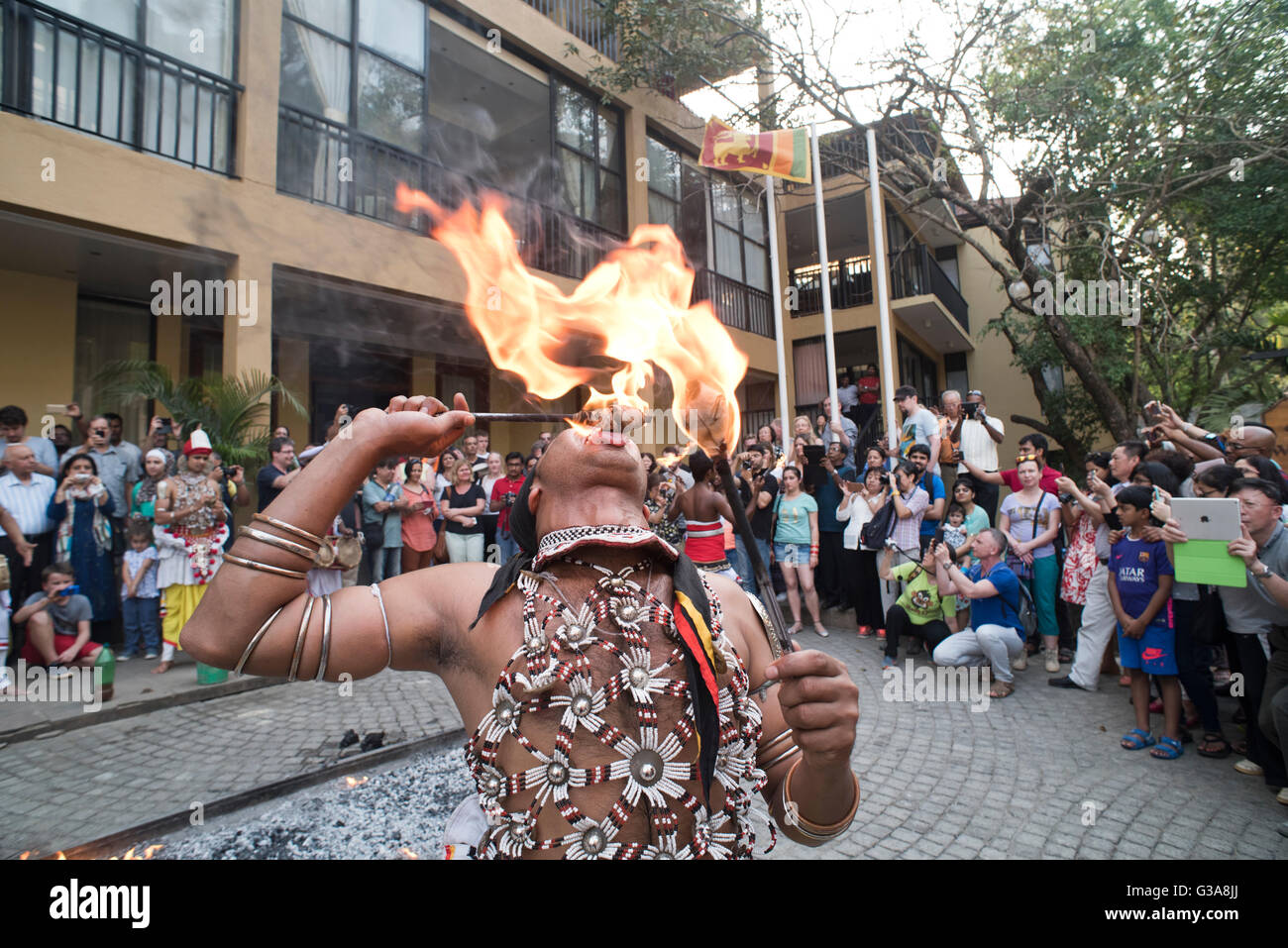 Fire_eater hi-res stock photography and images - Alamy