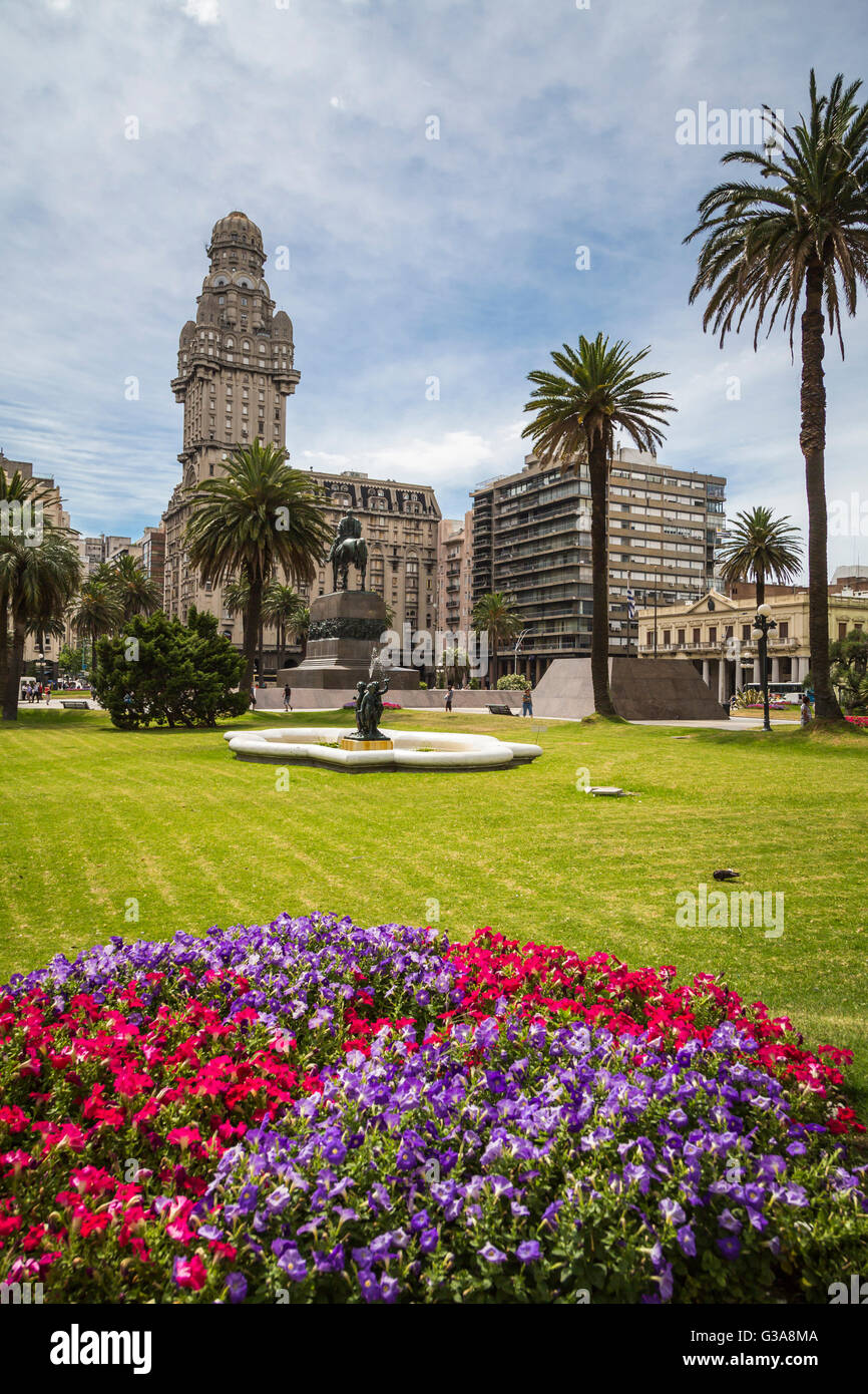 Montevideo uruguay downtown buildings palm hi-res stock photography and ...