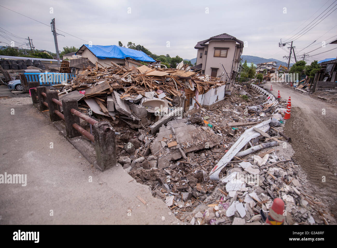 Earthquake aftermath hi-res stock photography and images - Alamy