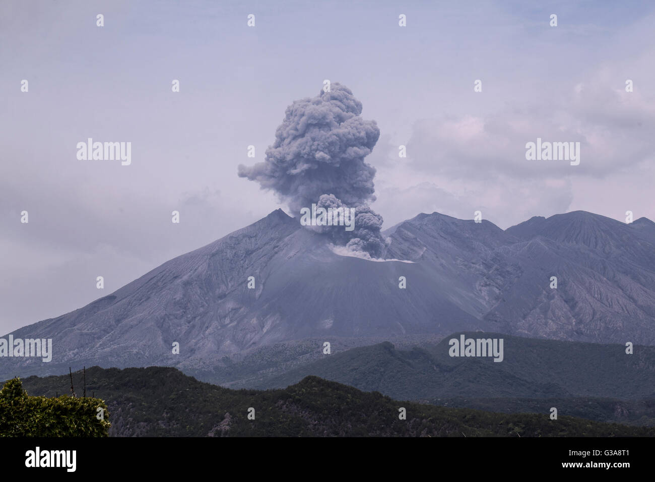Sakurajima volcano eruption, Kagoshima, Japan Stock Photo - Alamy