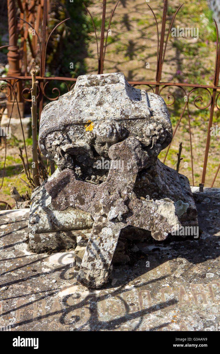 Old grave stone cross destroyed Stock Photo - Alamy