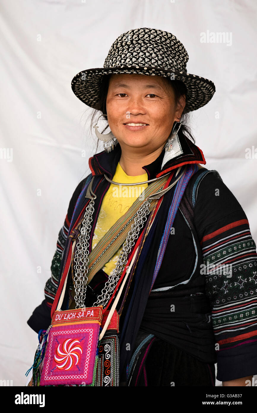 Native costume traditional tribal hi-res stock photography and images ...