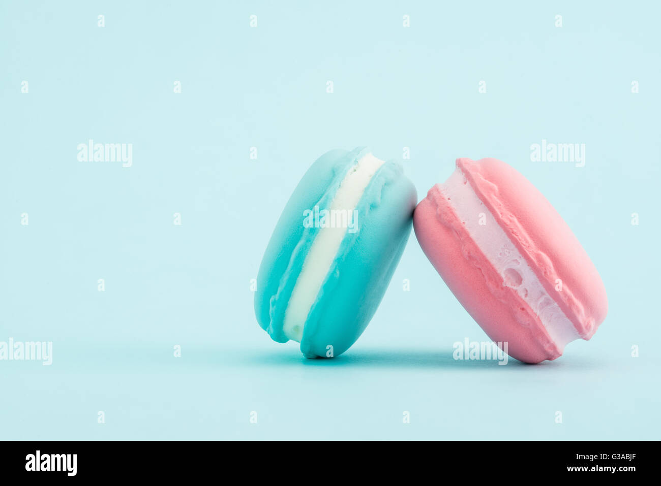Macarons dessert on pastel hi-res stock photography and images - Alamy