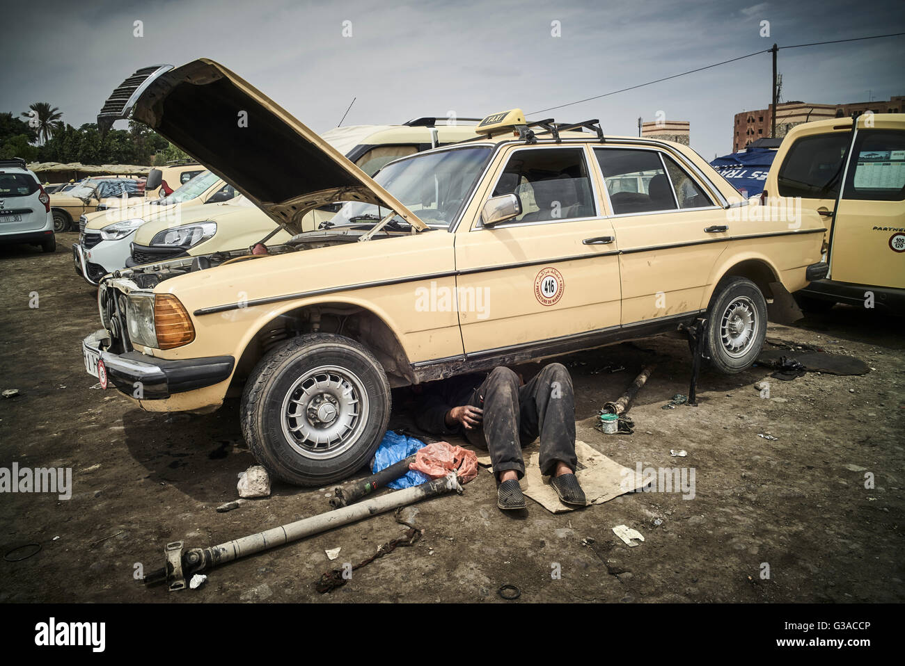 Mercedes Benz Taxi Hi-res Stock Photography And Images, 58% OFF