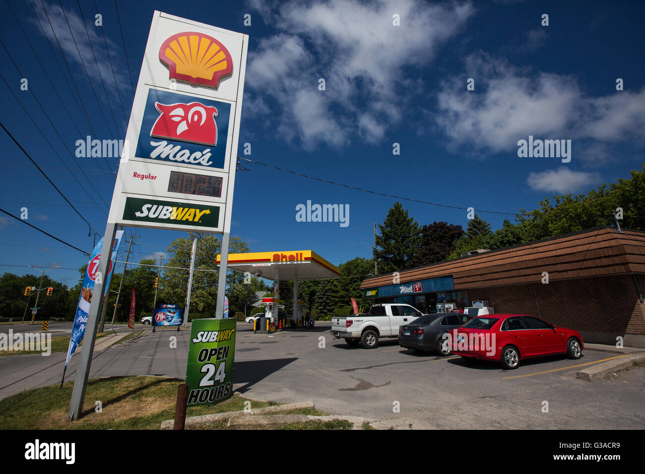 Shell gas station in canada hi-res stock photography and images - Alamy