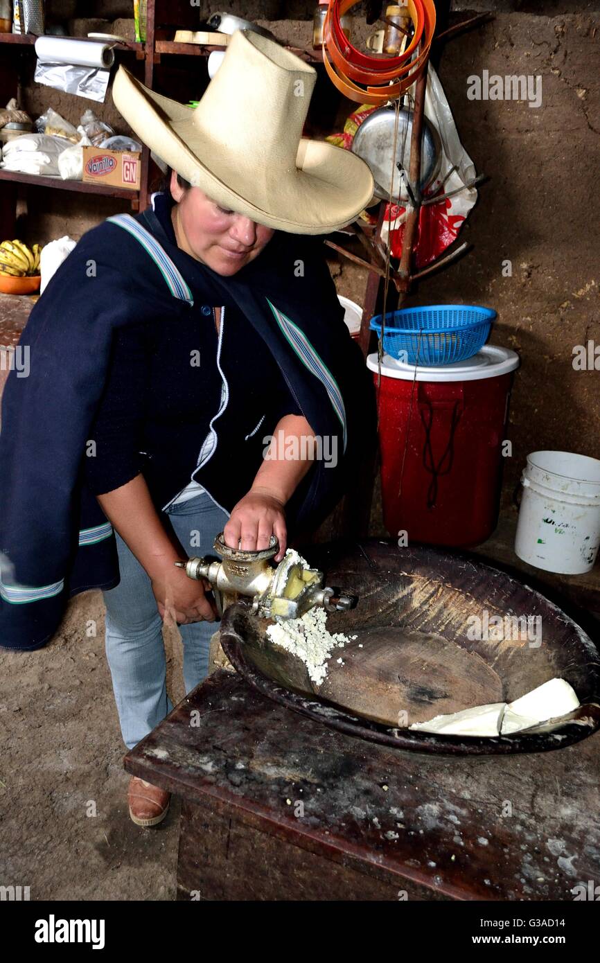Elaboration of traditional cheese in Sapalache " Las Huaringas ...