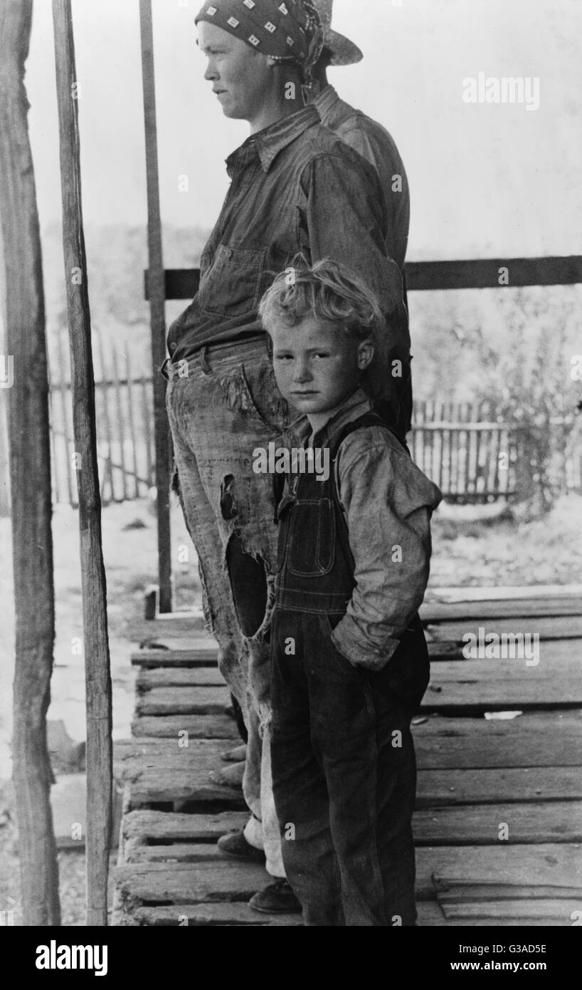 Wife and child of Ozark farmer, Missouri Stock Photo - Alamy