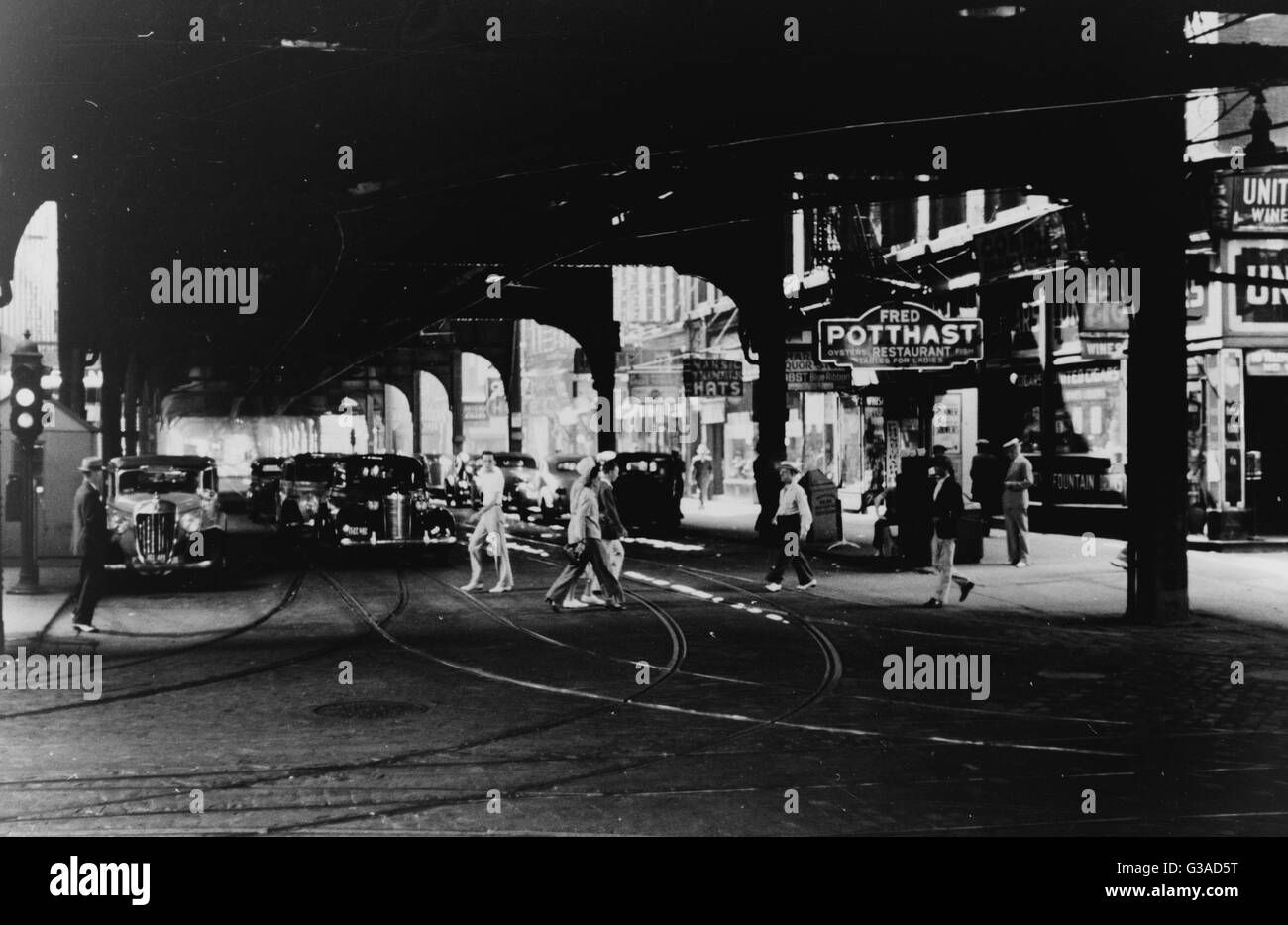 Under the elevated tracks. Chicago, Illinois Stock Photo - Alamy