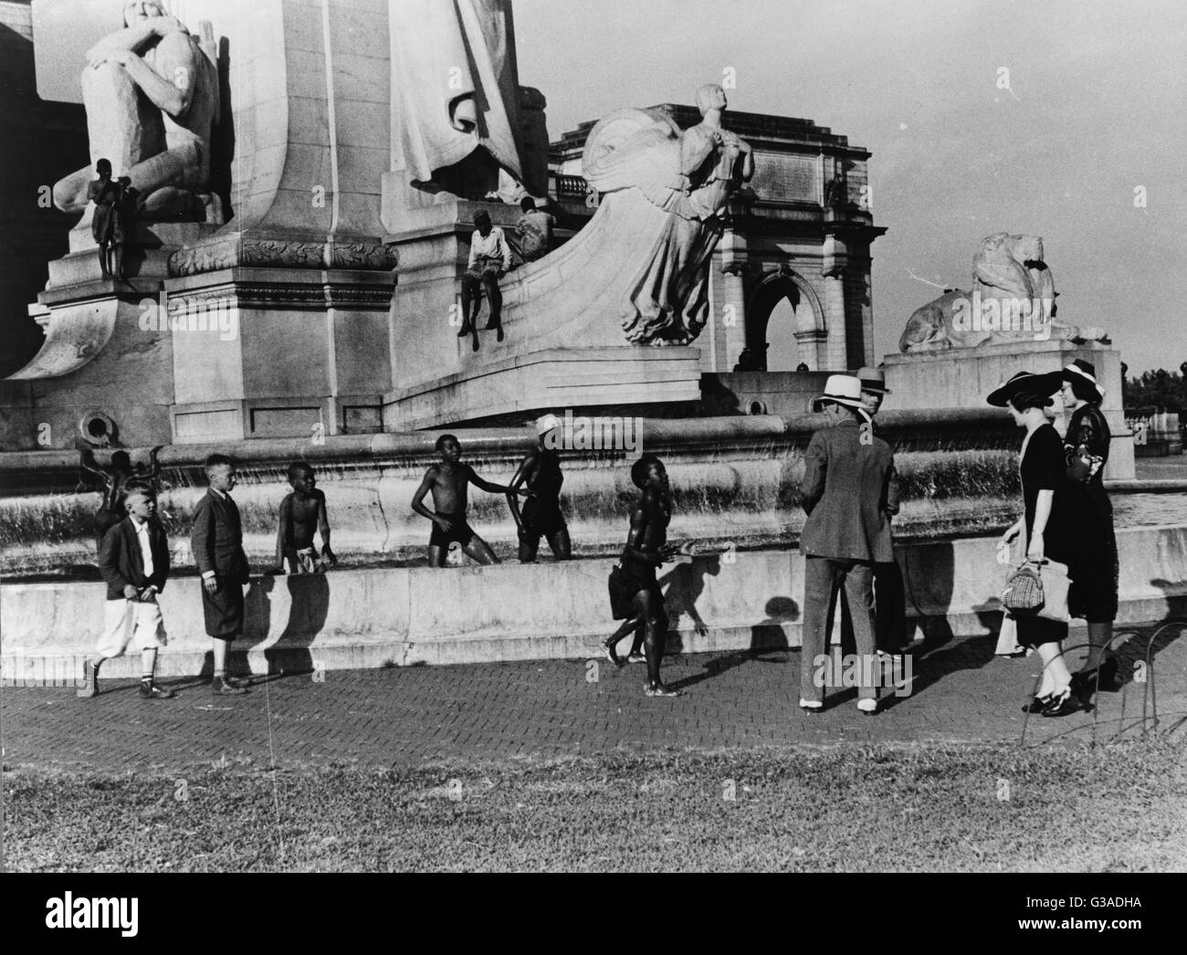 Tourists arriving at Washington, DC Throwing pennies to colo Stock ...