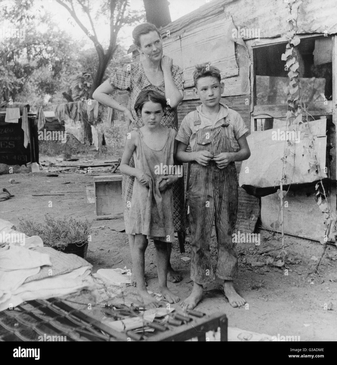 Living in poverty hi-res stock photography and images - Alamy