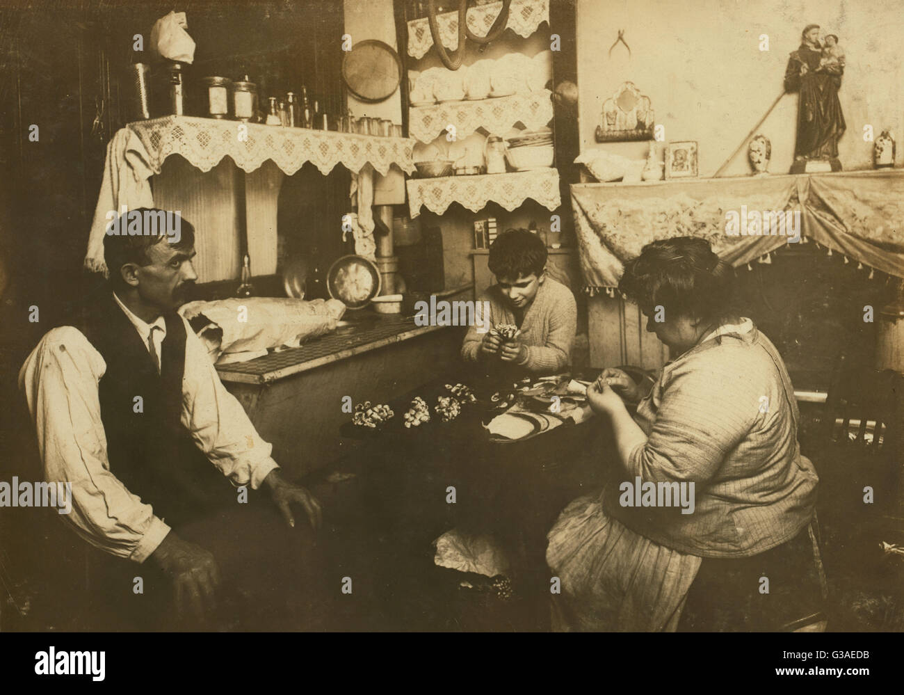 1912 cardinale family making hi-res stock photography and images - Alamy