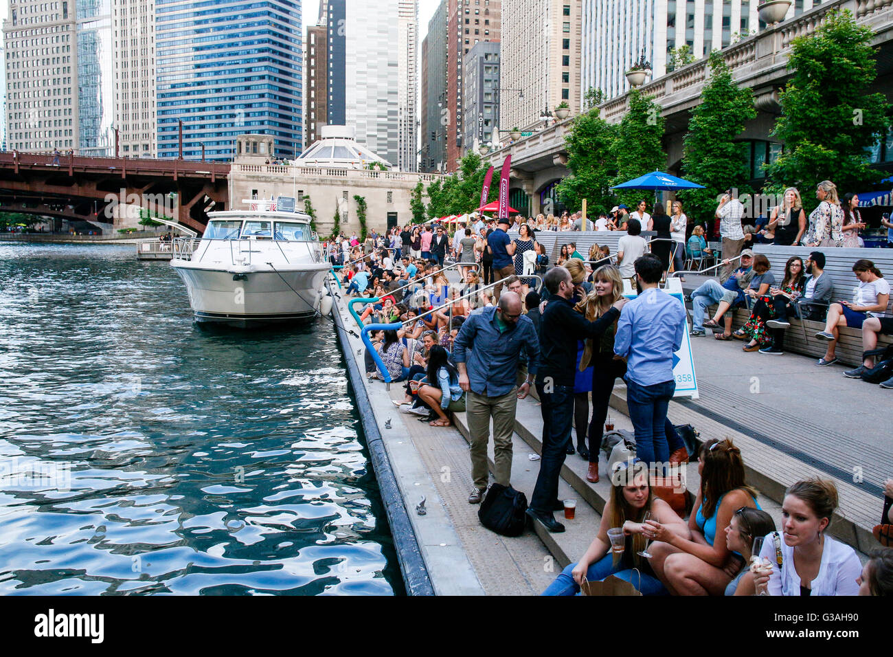 A crowd of people enjoying a nice day on the Chicago Riverwalk Stock ...