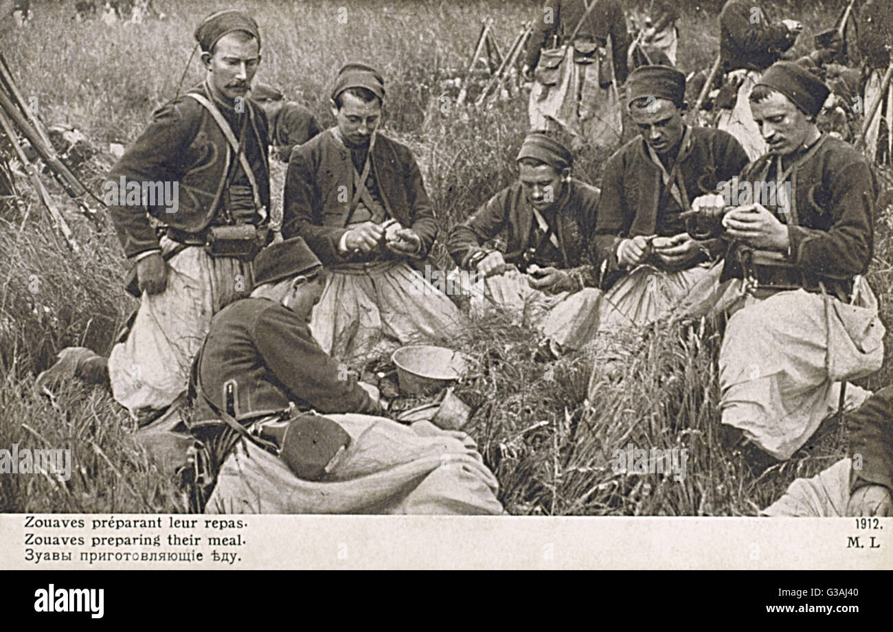 Zouaves Troops preparing their meal - WWI Stock Photo - Alamy