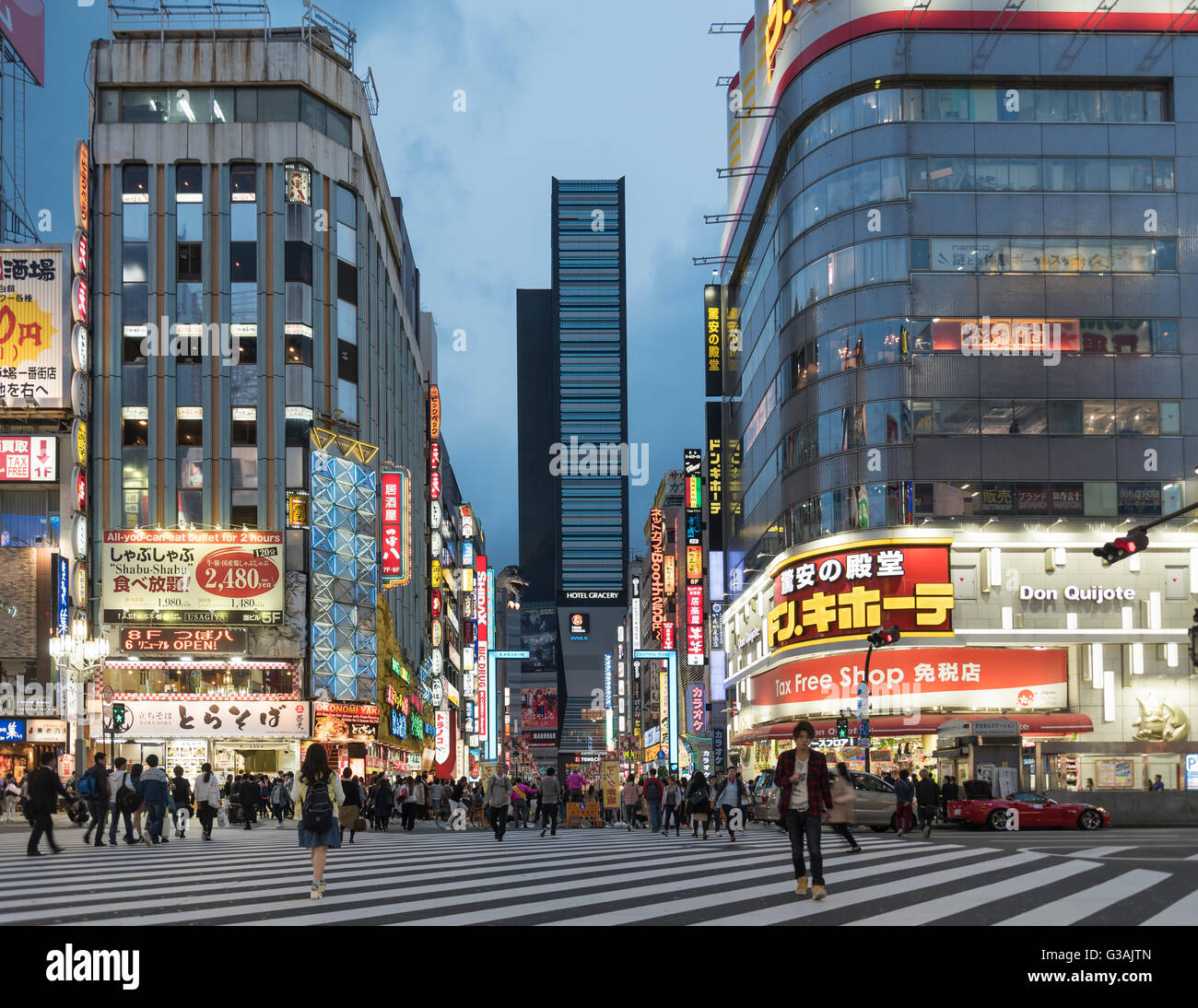 Don quijote shinjuku hi-res stock photography and images - Alamy