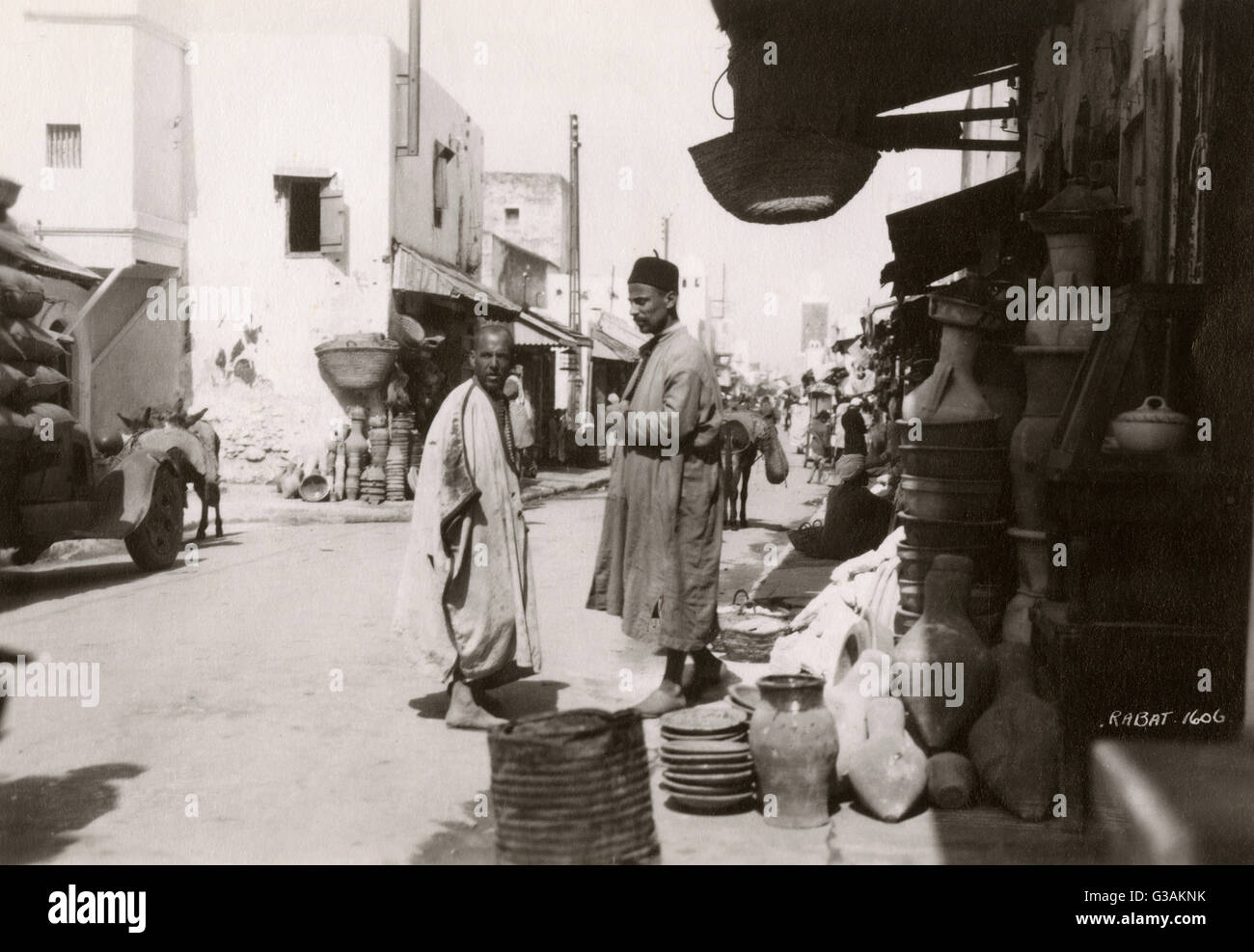 North west africa pot shop stall hi-res stock photography and images ...