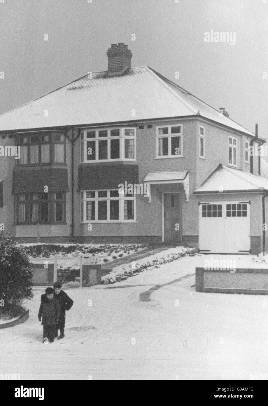 1930s house hi-res stock photography and images - Alamy