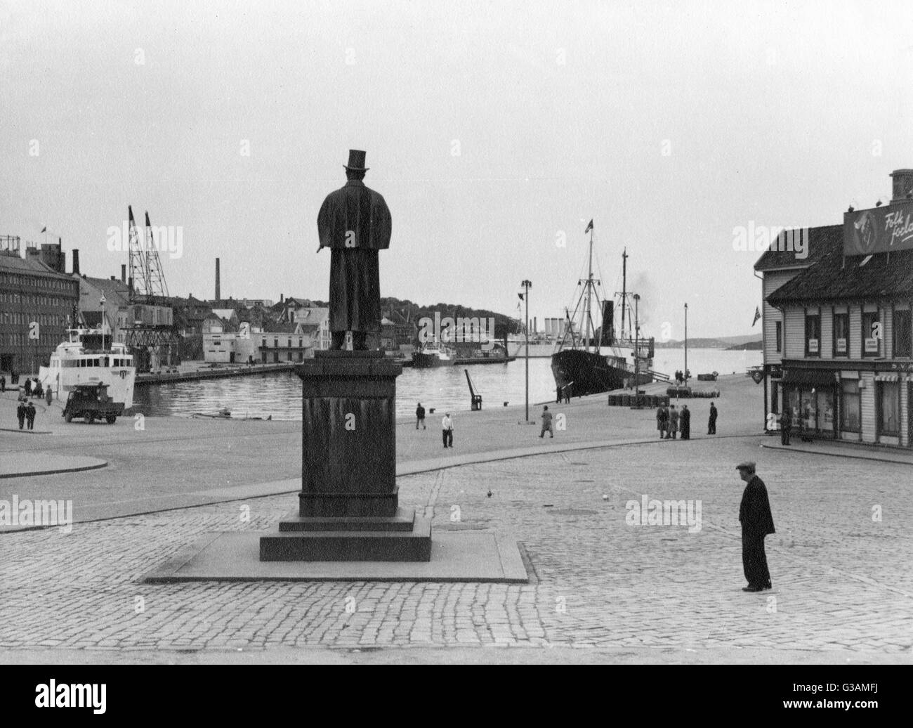 The Harbour in Stavanger - Statue of Alexander Kielland Stock Photo - Alamy