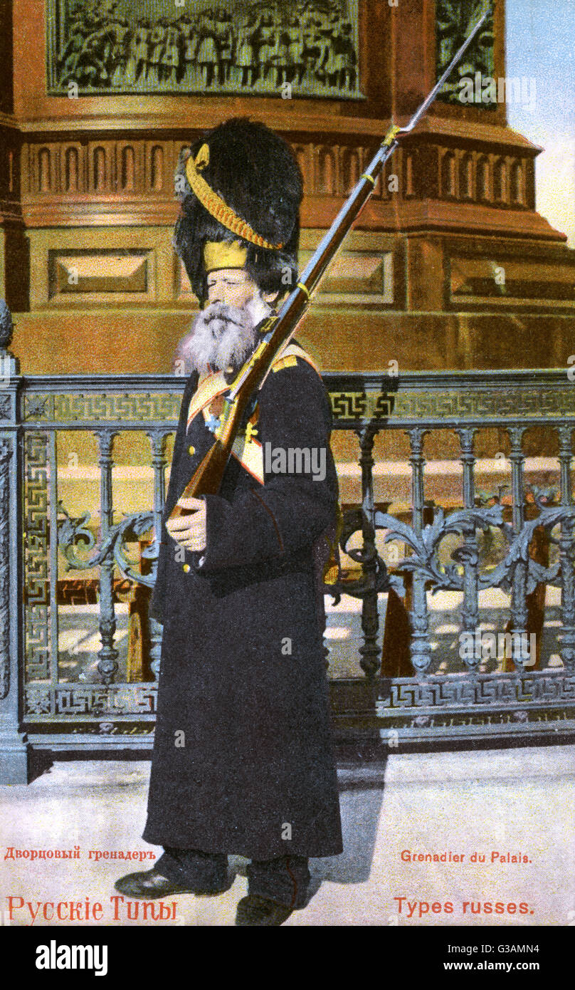 Busby guard traditional hi-res stock photography and images - Alamy