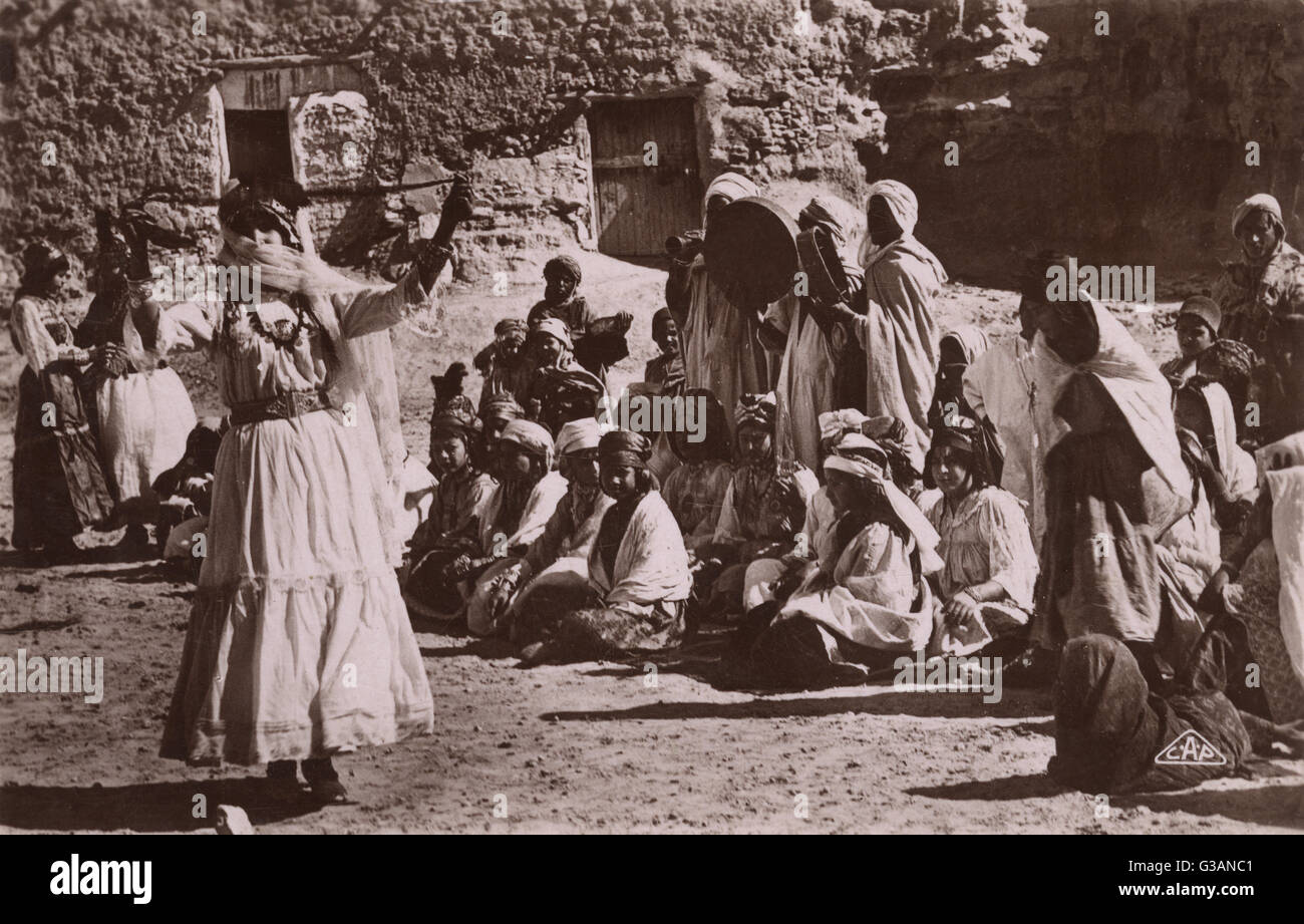 Belly dance algeria hi-res stock photography and images - Alamy