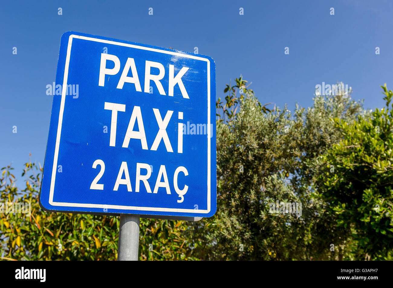 Taxi rank sign hi-res stock photography and images - Alamy