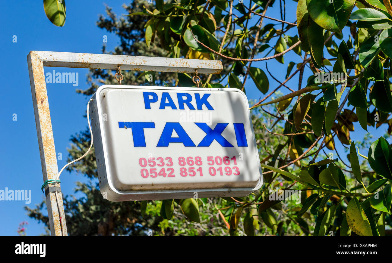 Taxi rank sign hi-res stock photography and images - Alamy