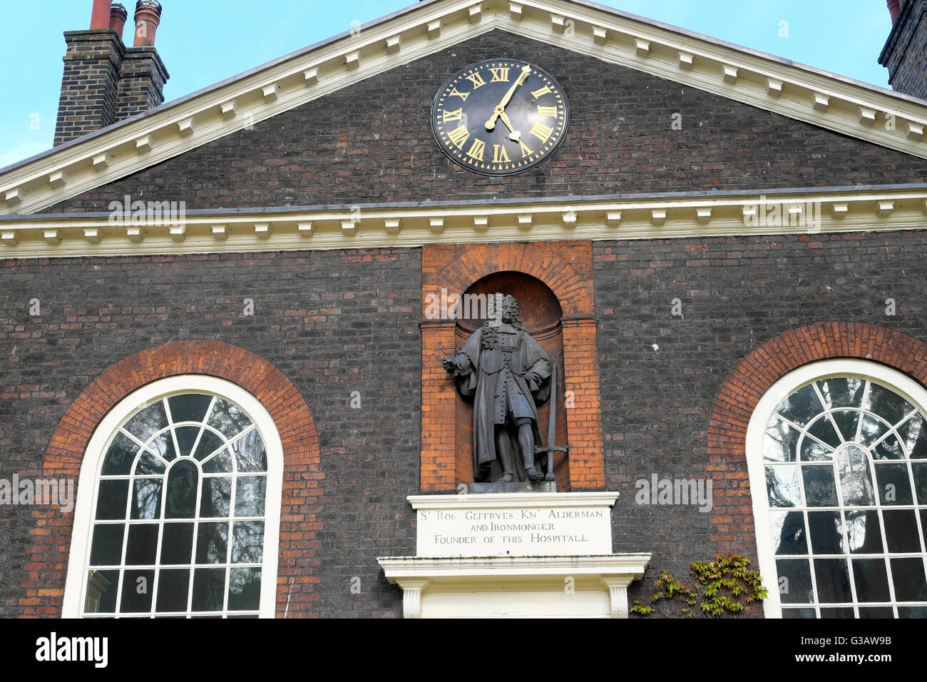 Geffrye museum statue hi-res stock photography and images - Alamy