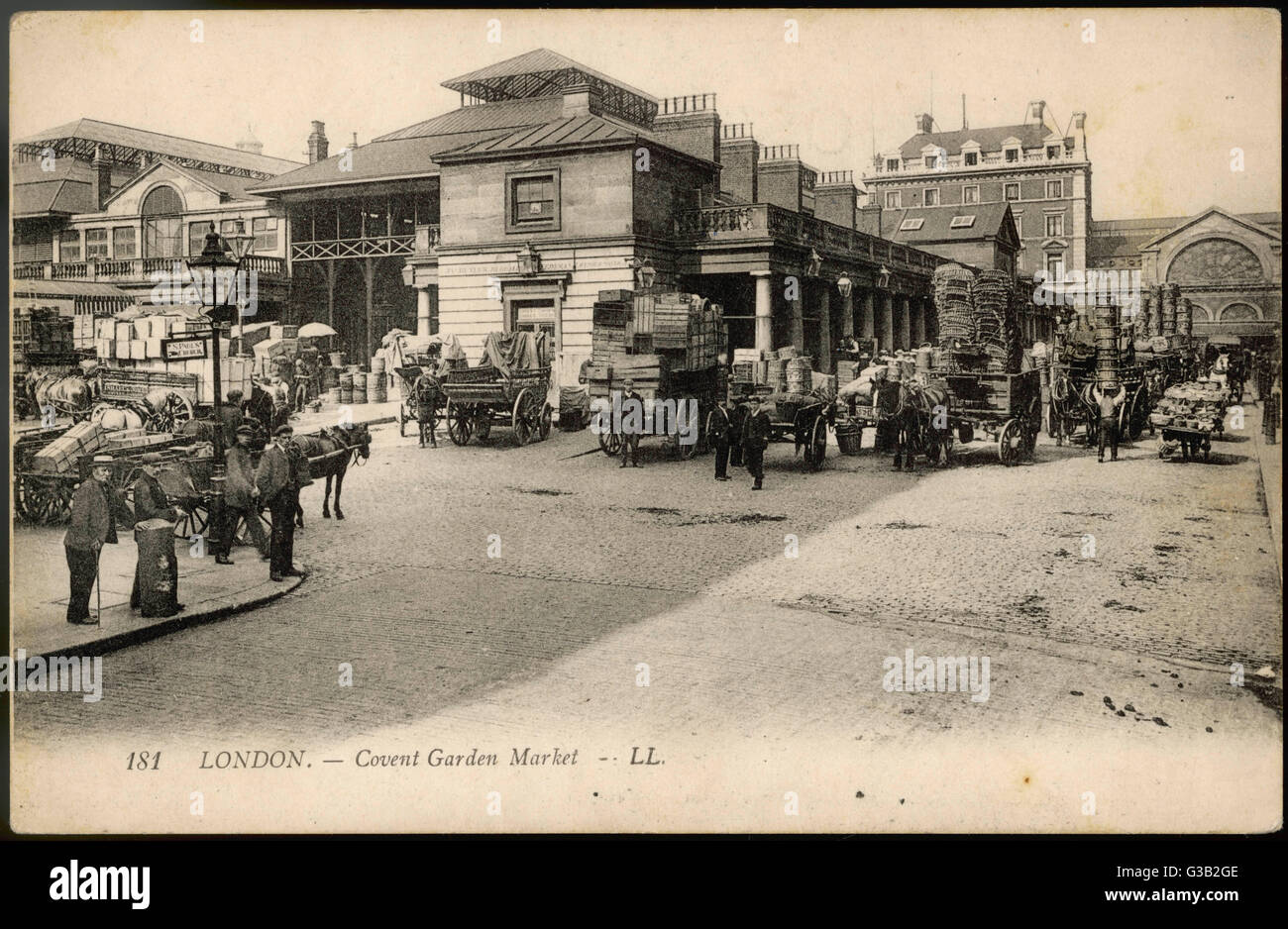 Covent Garden : horse-drawn carts and wagons arrive, piled high with ...