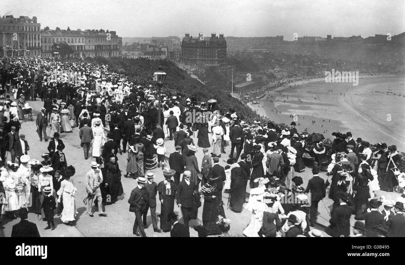 Crowd people congregates hi-res stock photography and images - Alamy Crowd people congregates hi-res stock photography and images - Alamy
