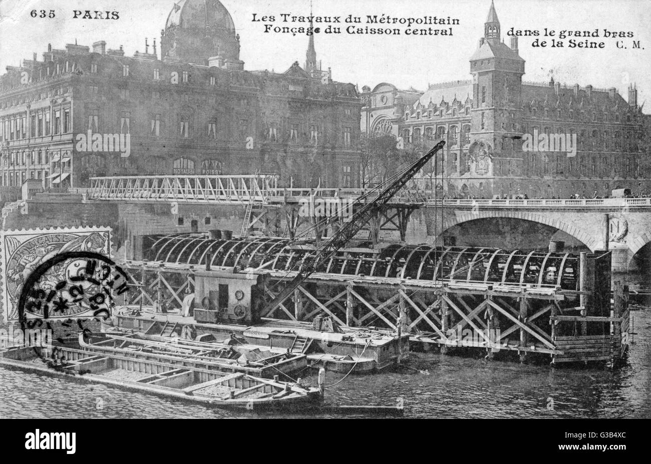 Building Paris Metro Stock Photo - Alamy