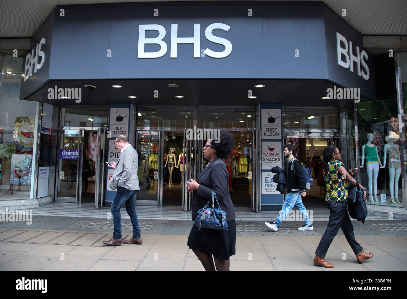 Bhs on oxford street hi-res stock photography and images - Alamy