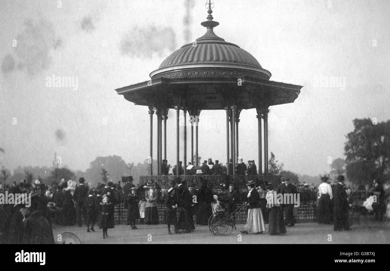 Performs bandstand hi-res stock photography and images - Alamy
