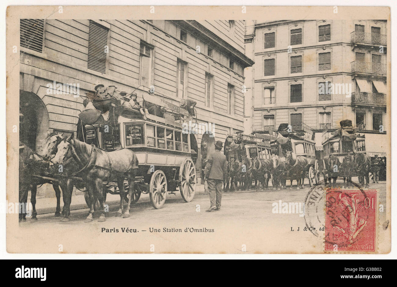 Bus stop paris france hi-res stock photography and images - Alamy