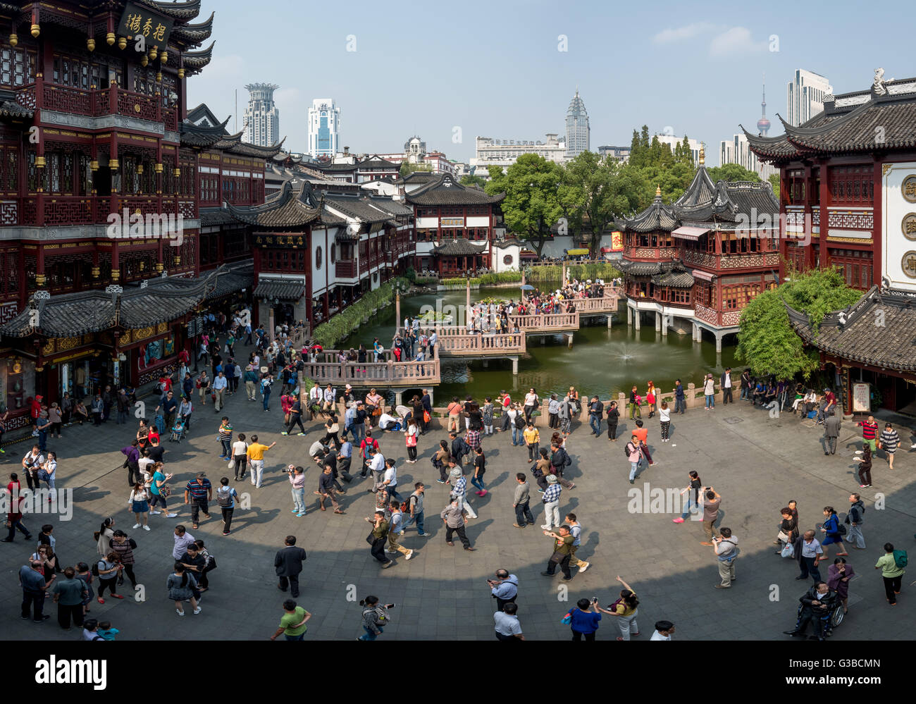 Traditional oriental pearl tower hi-res stock photography and images ...
