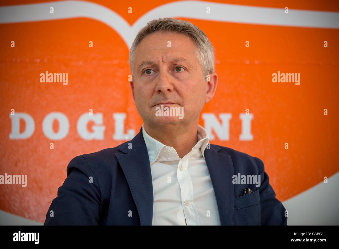 Ovs hi-res stock photography and images - Alamy