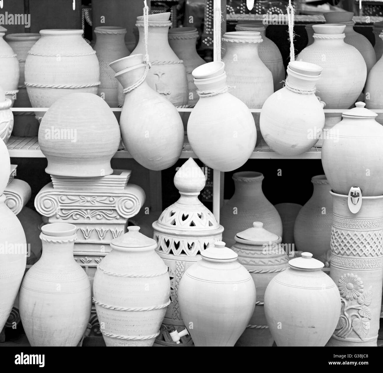 Oman traditional pot Black and White Stock Photos & Images - Alamy