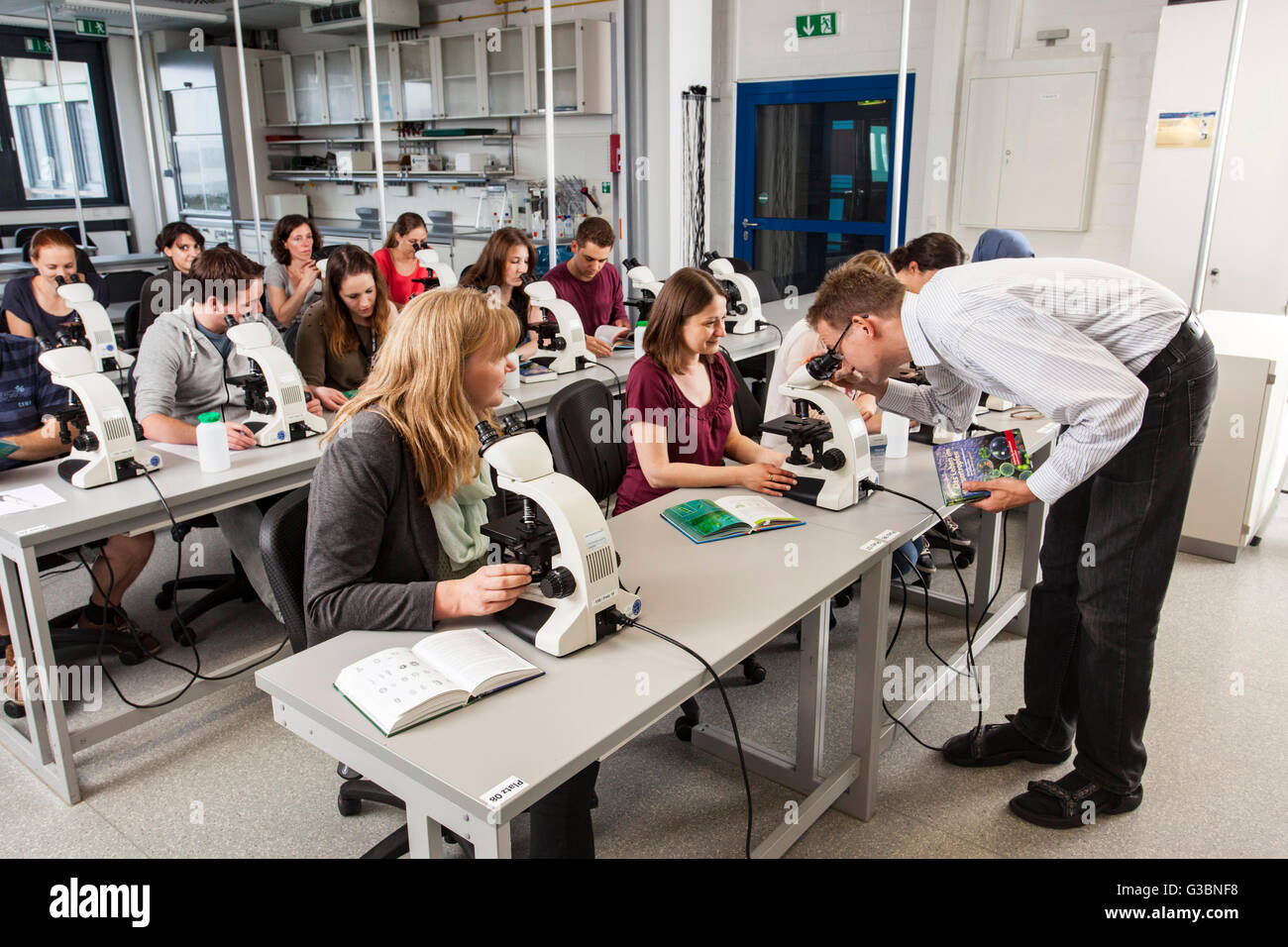 Students nature lab hi-res stock photography and images - Alamy