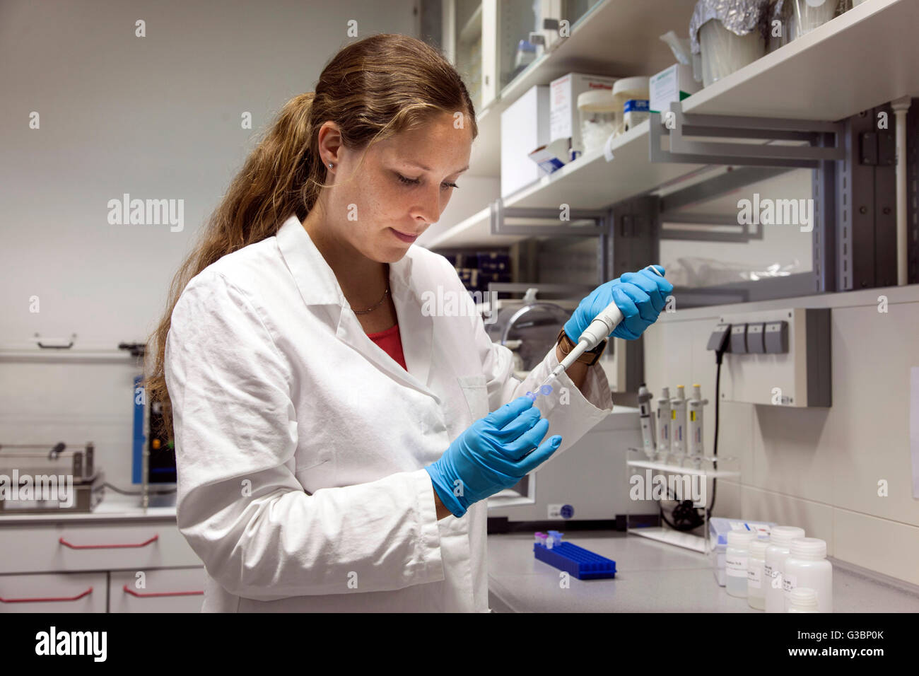 Biology science student study hi-res stock photography and images - Alamy