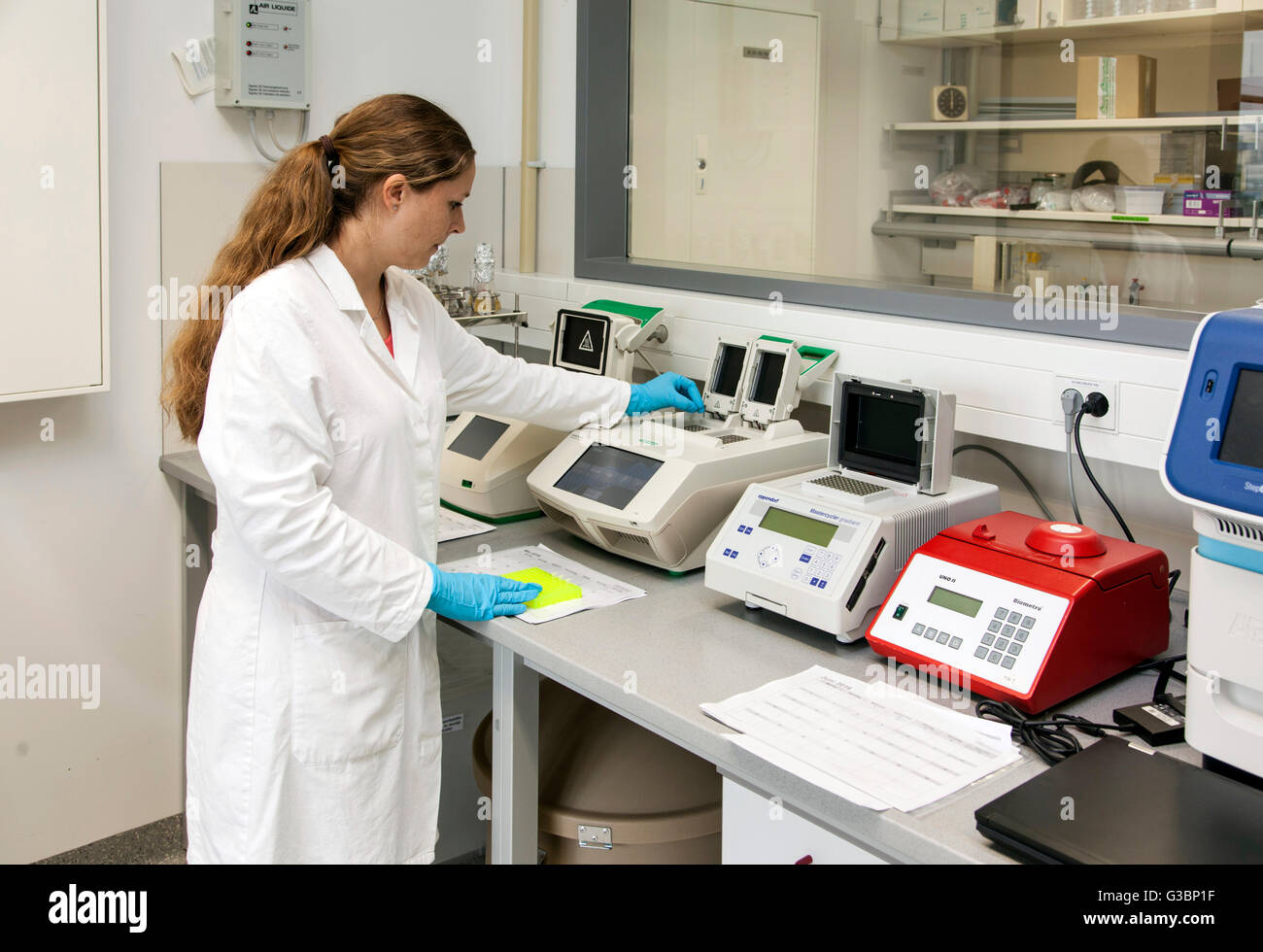 Laboratory of molecular biology hi-res stock photography and images - Alamy