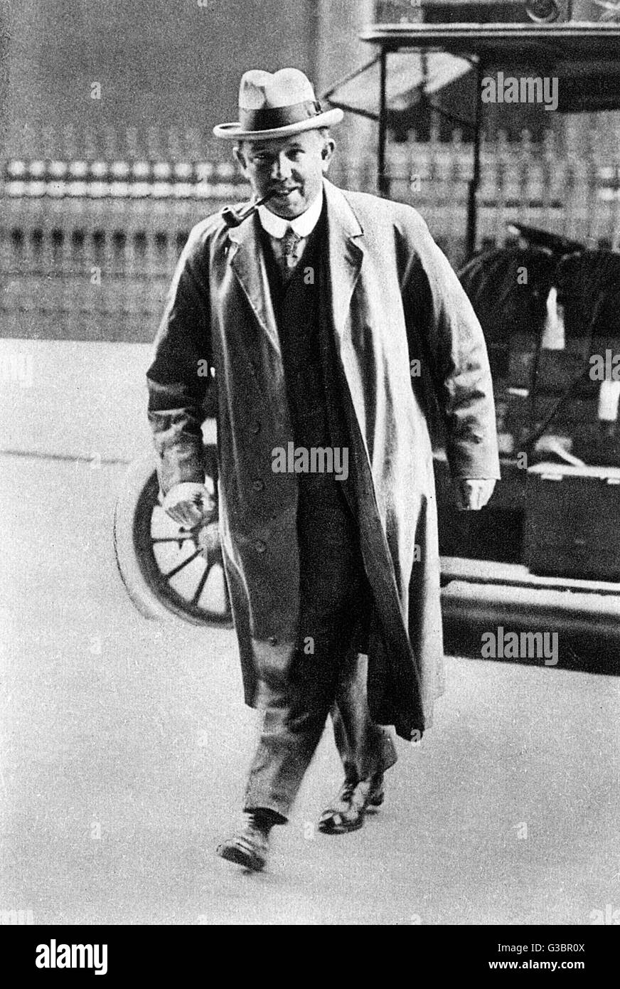 Henry thomas hi-res stock photography and images - Alamy