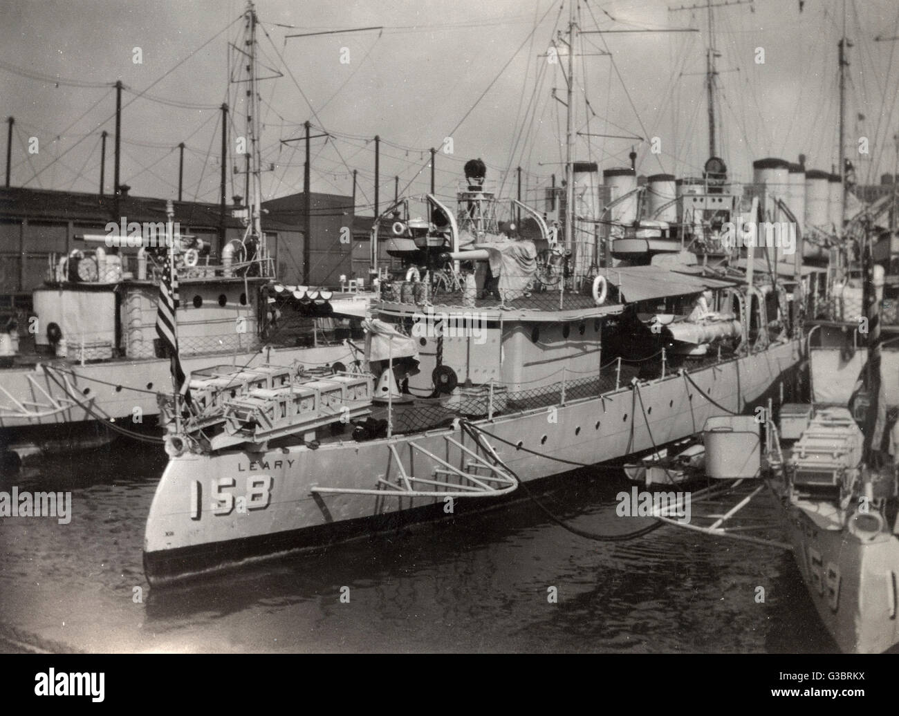 USS Leary, American destroyer Stock Photo - Alamy