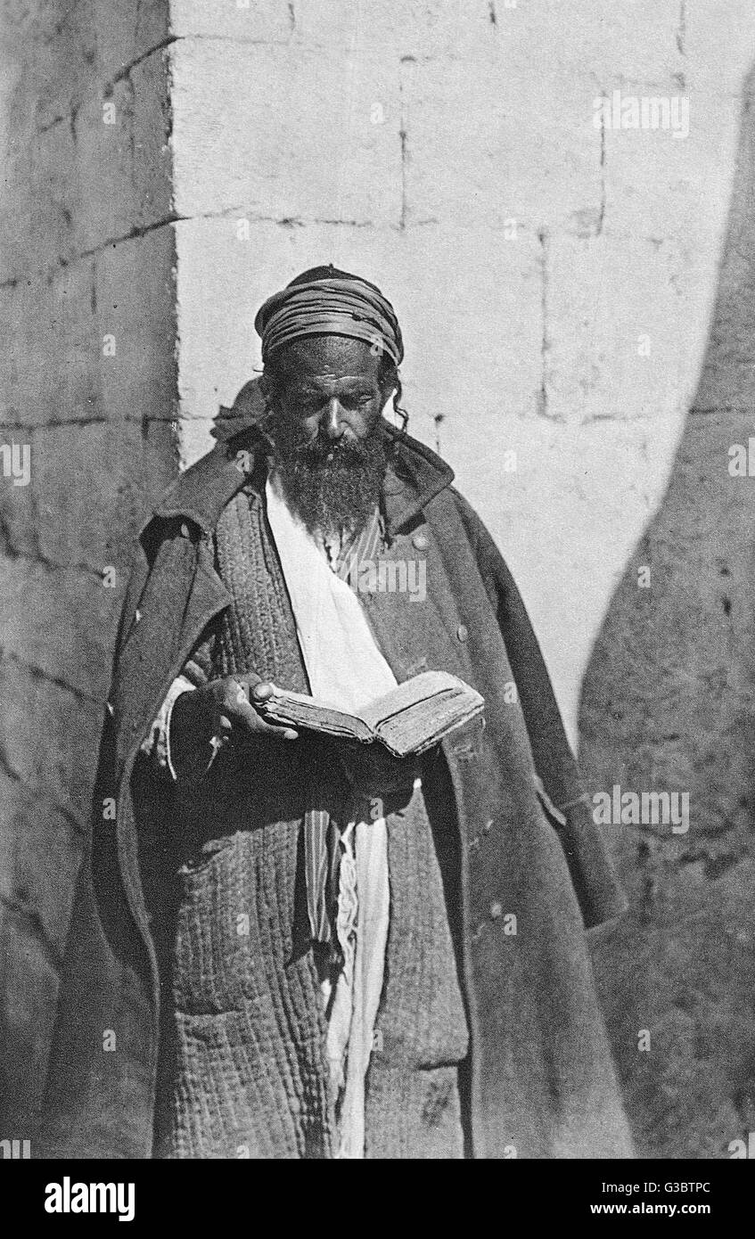 Jewish man praying, Jerusalem Stock Photo - Alamy Jewish man praying, Jerusalem Stock Photo - Alamy