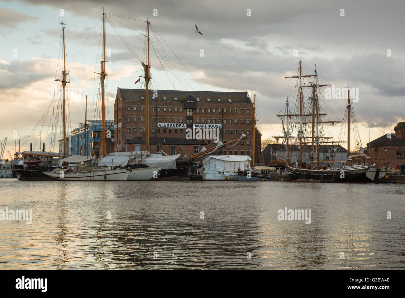 Alexandra docks hi-res stock photography and images - Alamy