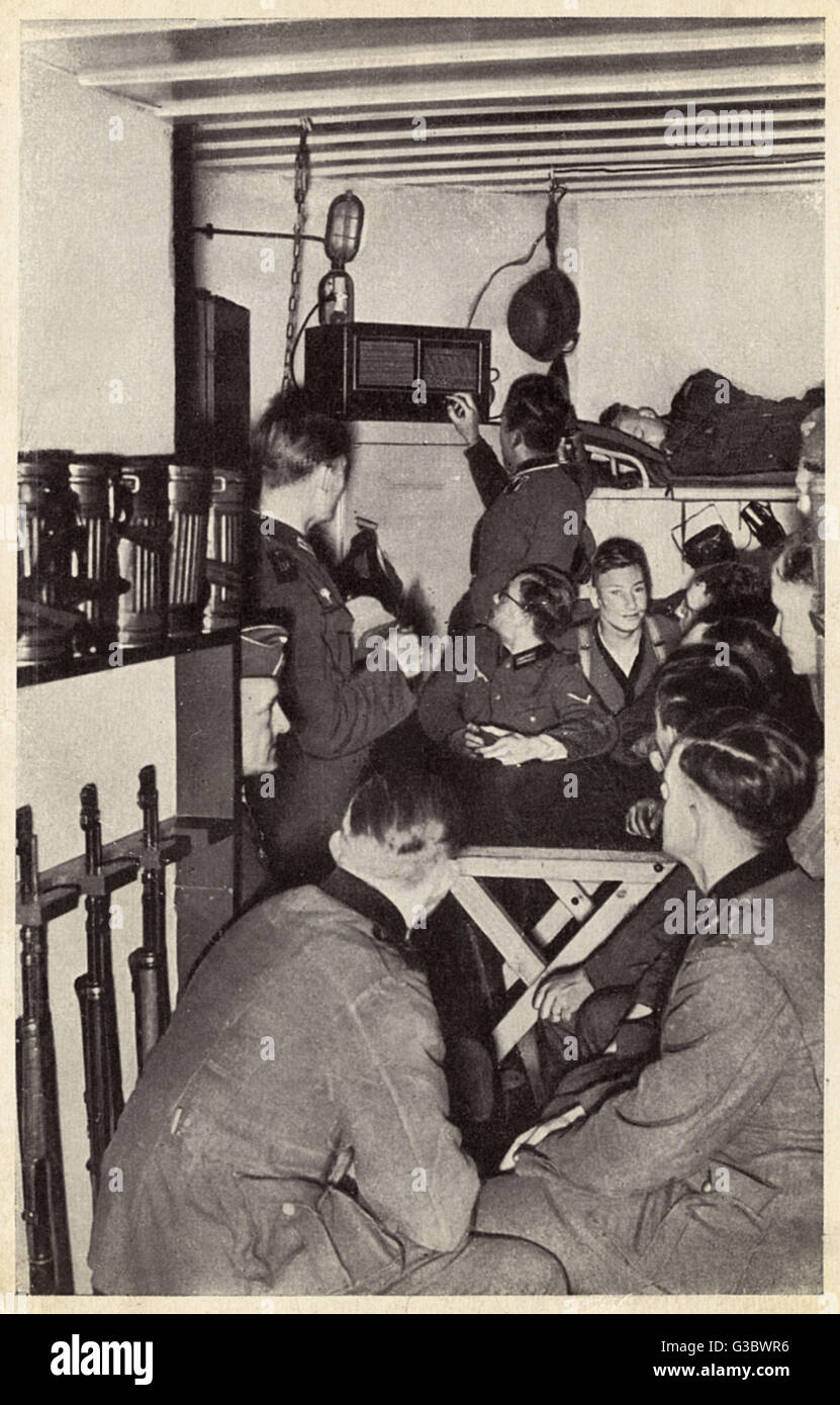 Listen radio world war High Resolution Stock Photography and Images - Alamy