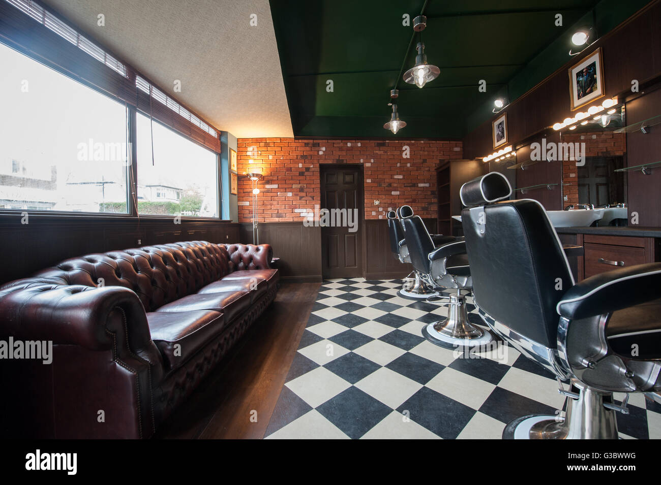 Retro barbershop hi-res stock photography and images - Alamy