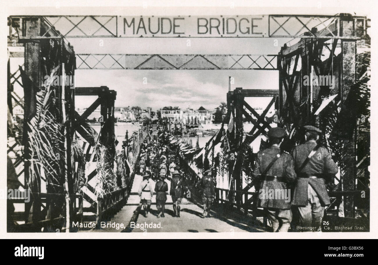 People on Maude Bridge, Baghdad, Iraq Stock Photo - Alamy