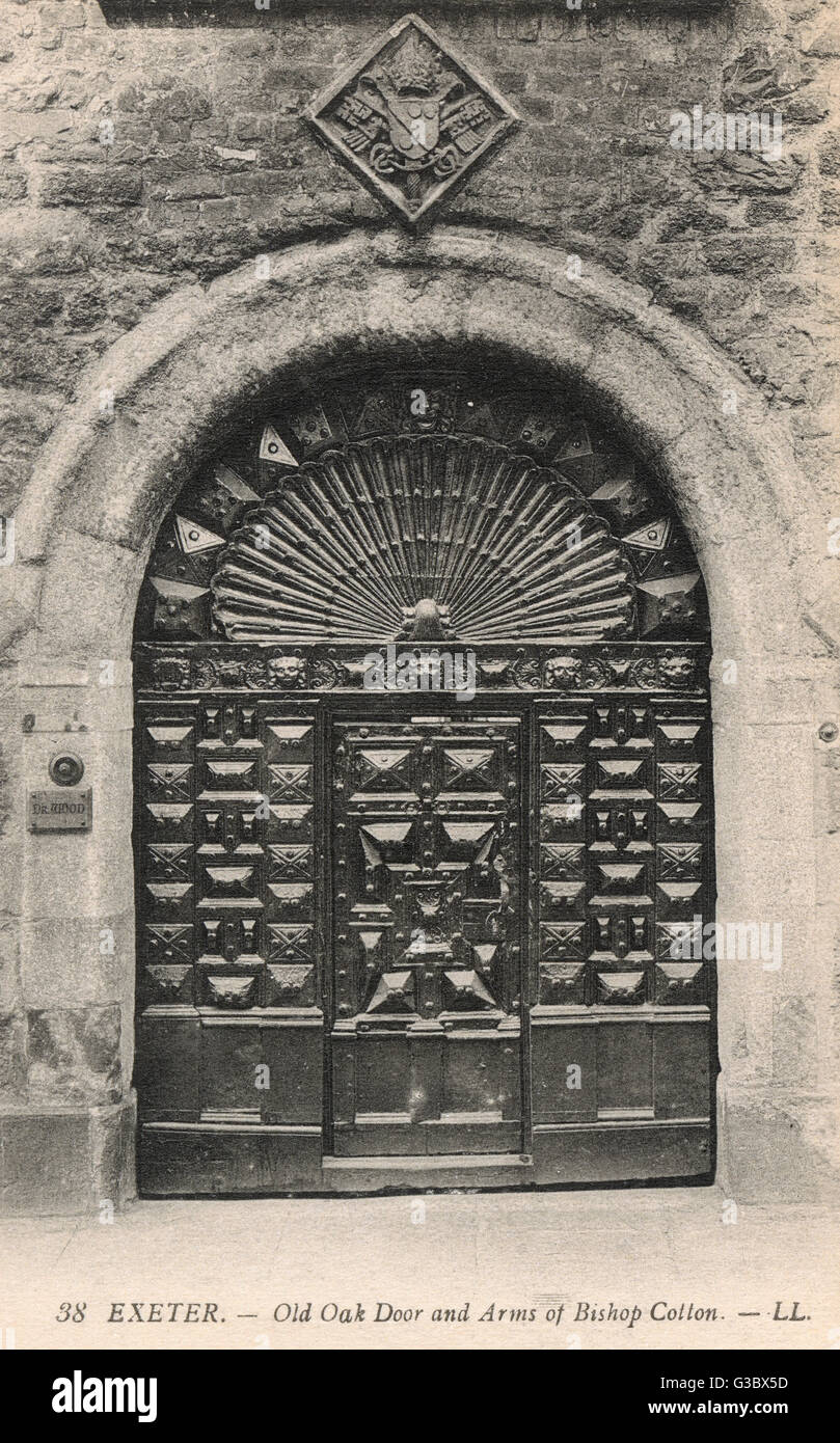 Old oak door, Cathedral Close, Exeter, Devon Stock Photo - Alamy