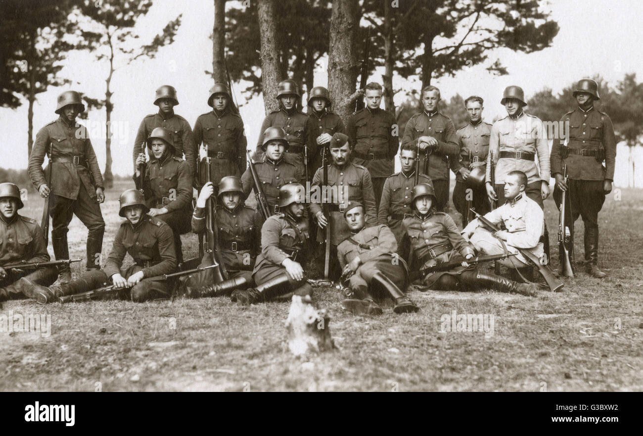 1920s soldiers hi-res stock photography and images - Alamy