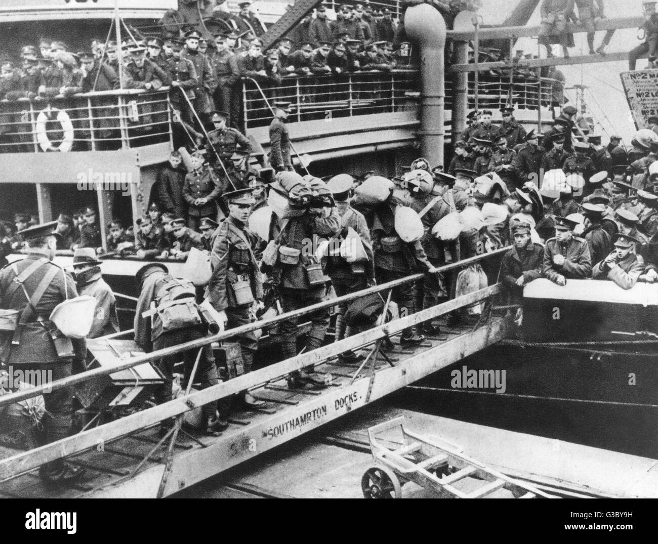 WW1 - Embarkation of Troops At Southampton Docks Date: circa 1915 Stock ...