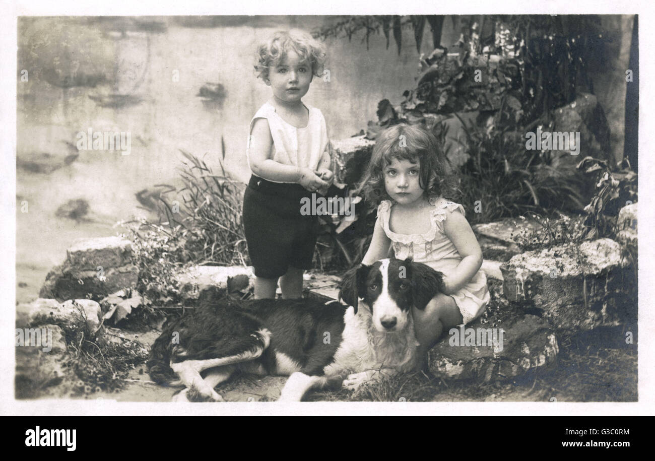 Children with a dog hi-res stock photography and images - Alamy